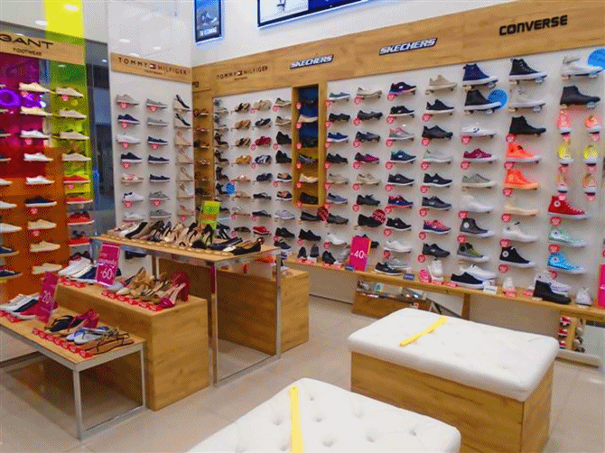 OC Aupark Hradec Králové obchody - Converse, Vans, Tommy Hilfiger ...